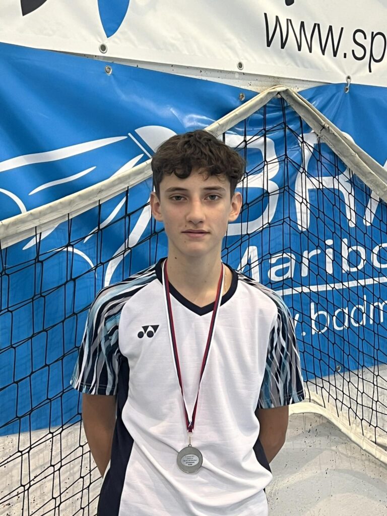 Matic Cerar navdušil na 1. turnirju do 17 let - badmintonklubmedvode.si